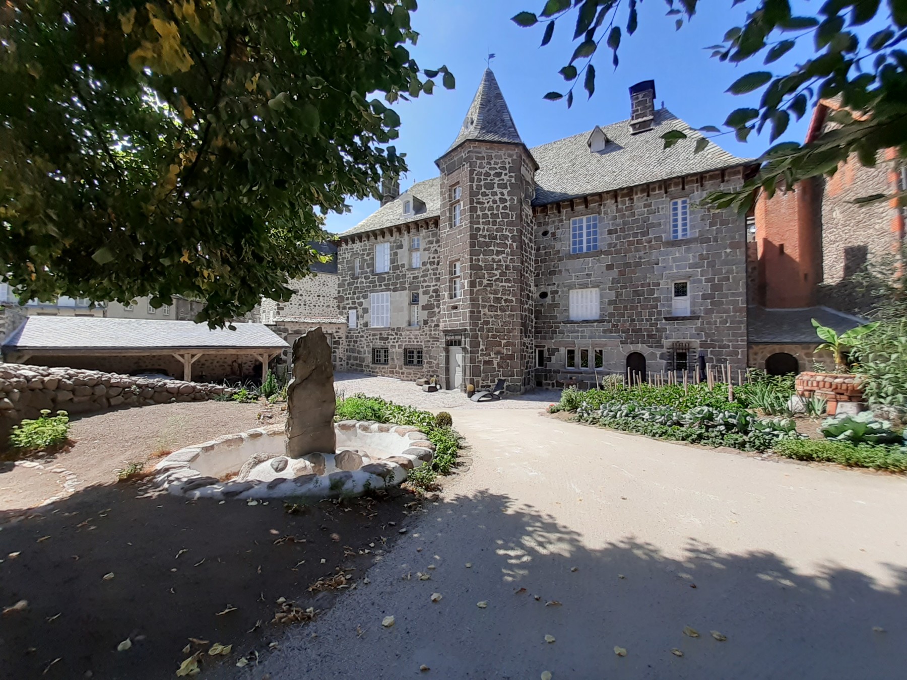 The HOUSE - Maison du Chevalier des Huttes